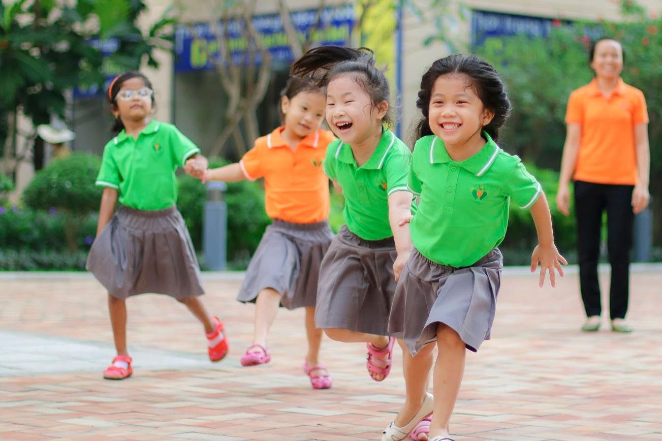 5 Cách Giúp Con Kết Bạn Dễ Dàng Hơn