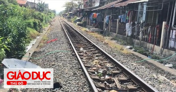 Phát hiện thi thể nam giới đứt một chân giữa đường ray xe lửa